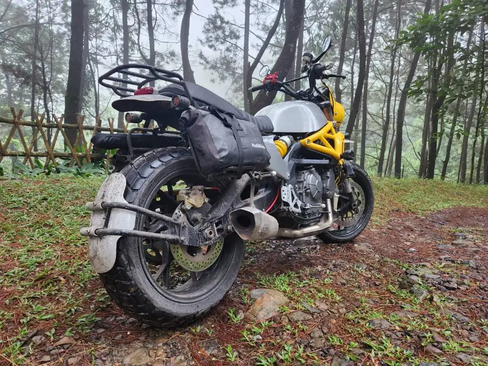 Moge 4 Silinder Benelli BN600i TNT600i Full Custom Scrambler Tracker ...