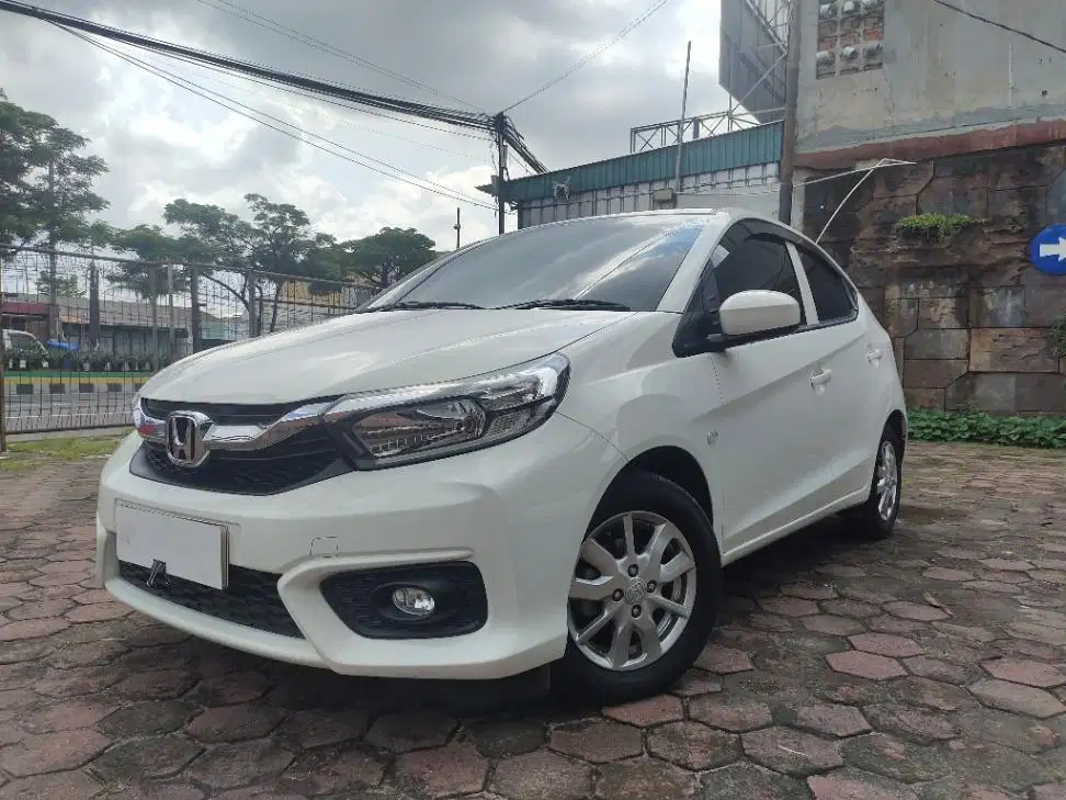 [OLX Autos] Honda Brio Satya 1.2 E Bensin-MT 2023 Putih - Mobil Bekas - 917529806