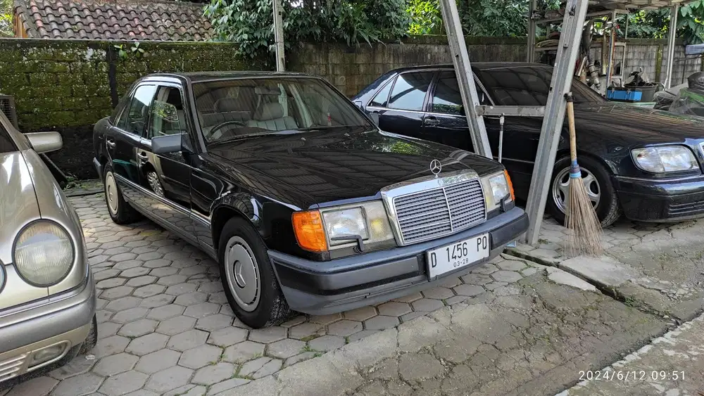 w124 Mercy boxer lis Becak 1986 AT - Mobil Bekas - 921781754