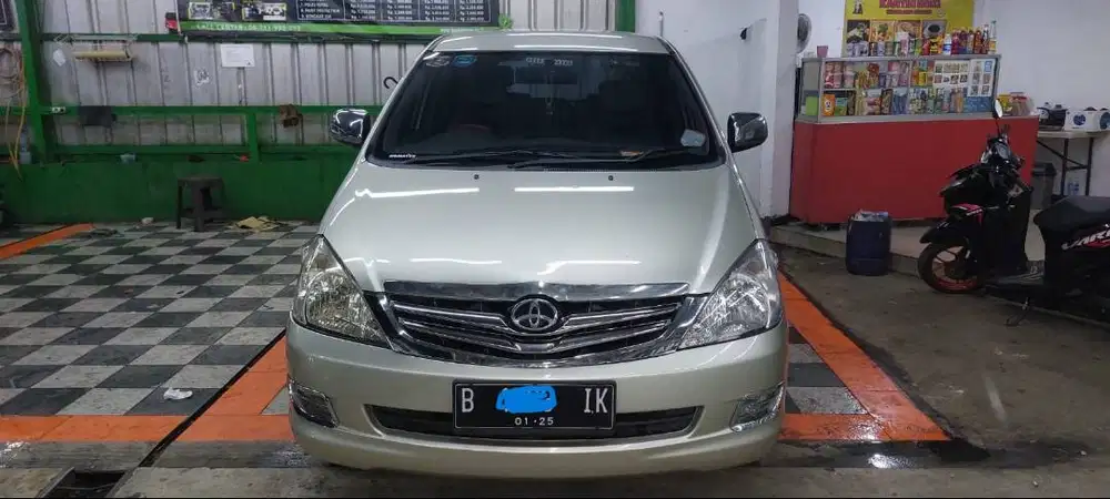 Toyota Kijang Innova Type V Matic th 2005 - Mobil Bekas - 922455653