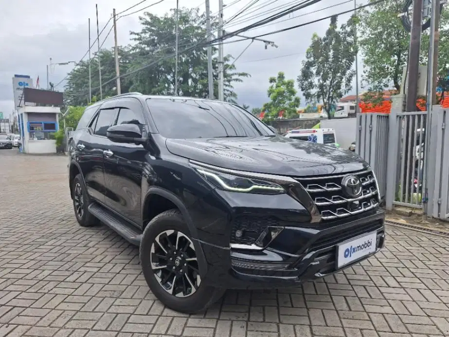 Low KM Toyota Fortuner 2.8 4x4 GR Sport DSL Solar-AT 2022 SJG - Mobil ...
