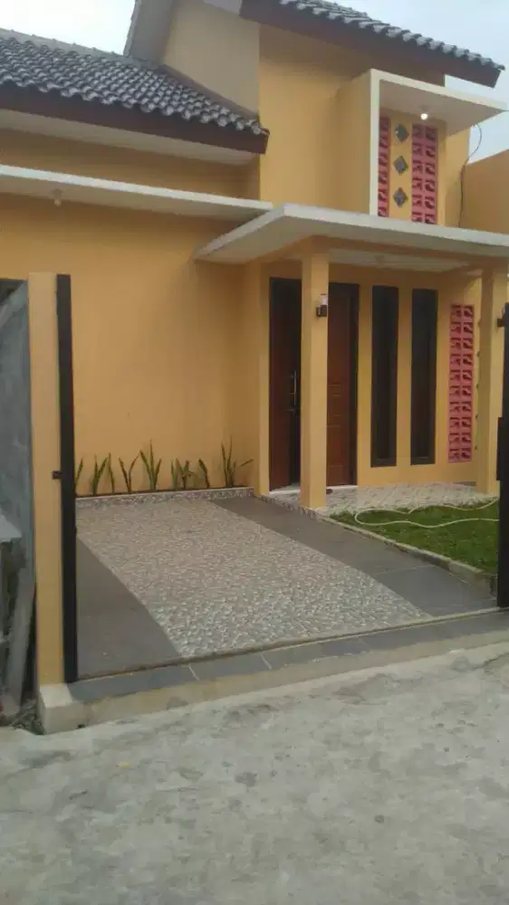 Disewakan rumah baru - Disewakan: Rumah & Apartemen - 914022851