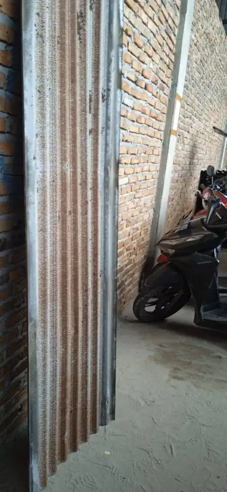 jual seng atap/pagar bekas (ada 300 lbr) - Konstruksi dan Taman - 913962866