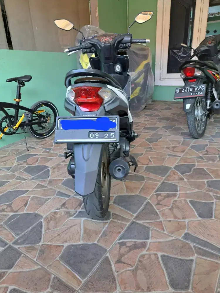 Honda Beat Fi 2015 Biru Putih Starter Halus - Motor Bekas - 913860921