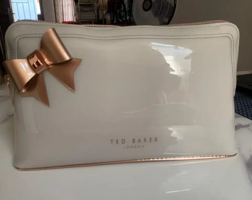 Ted Baker di Indonesia - OLX Murah Dengan Harga Terbaik - OLX.co.id