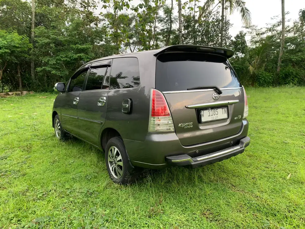 Toyota Kijang Innova 2.0 v mt 2010 - Mobil Bekas - 914042404