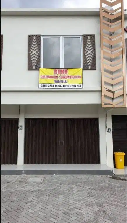 Disewakan Ruko Lokasi Super Strategis, Parkiran Luas Bangunan Baru ...