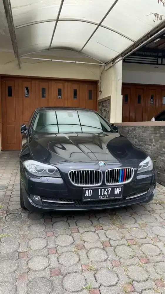 BMW seri5 523i F10 hitam 2011 istimewa km loe - Mobil Bekas - 913757520