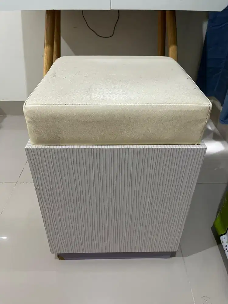 Kursi Meja Rias di Indonesia - OLX Murah Dengan Harga Terbaik - OLX.co.id