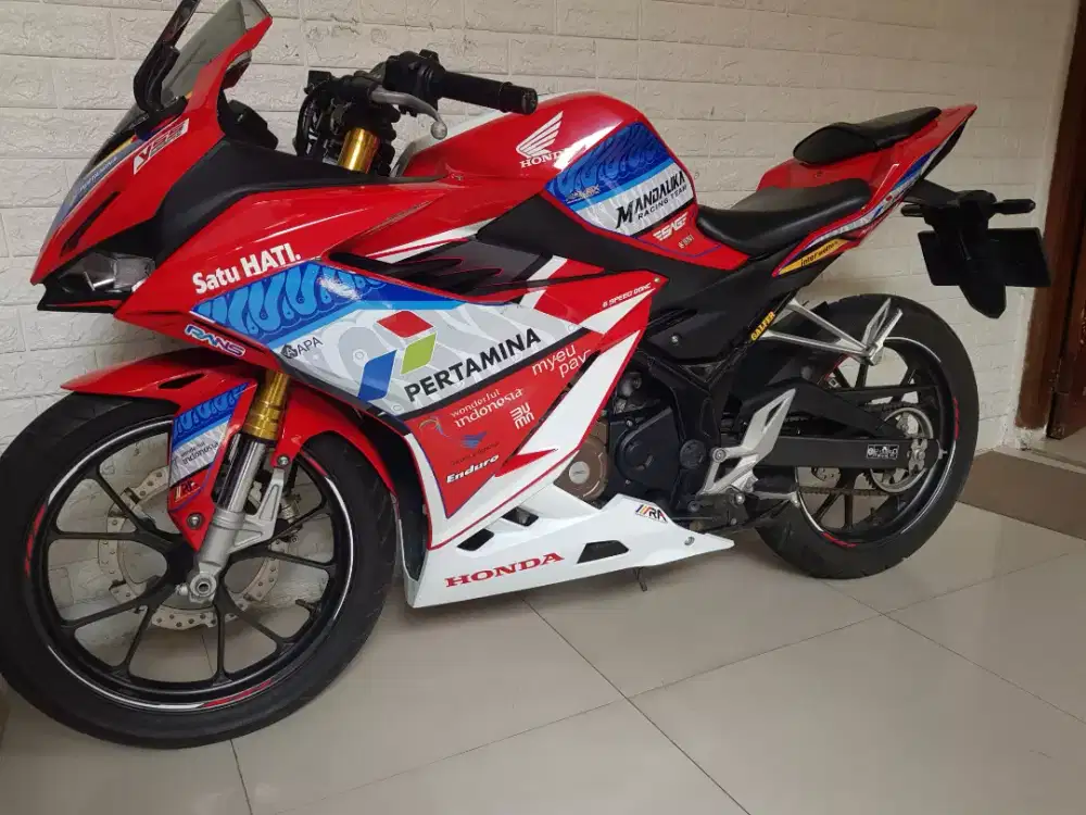 Honda CBR 150R - Jual Beli Motor Bekas Murah & Cari Motor Bekas di Indonesia - OLX.co.id