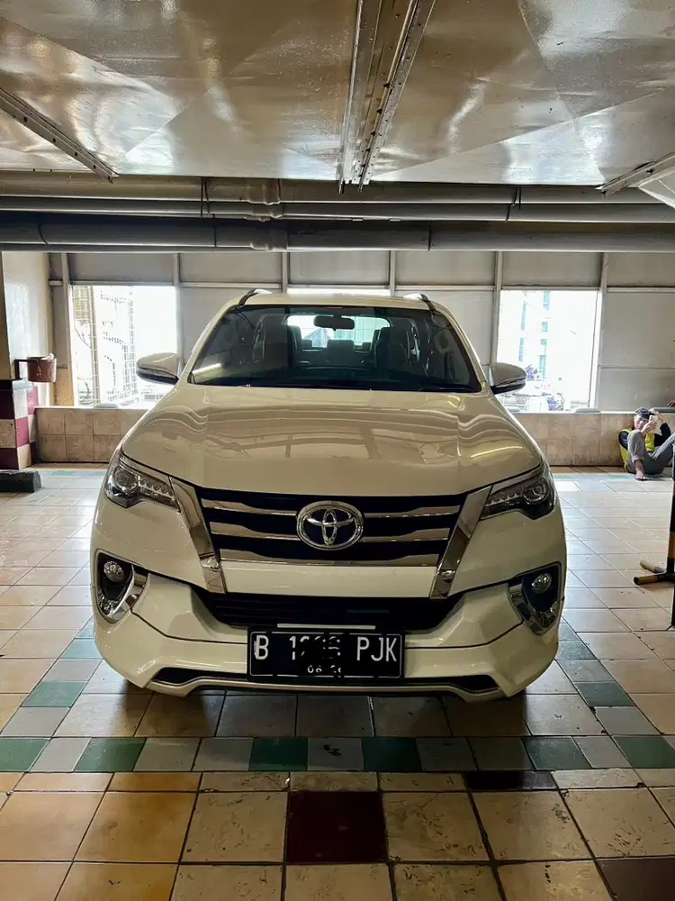 Toyota Fortuner 2016 Diesel low KM (service record) - Mobil Bekas ...