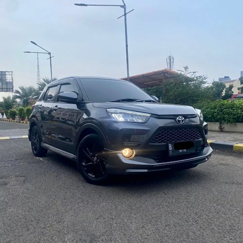 Toyota Raize GR Sport 1.0 Turbo AT 2021 Abu Abu Grey - Mobil Bekas ...