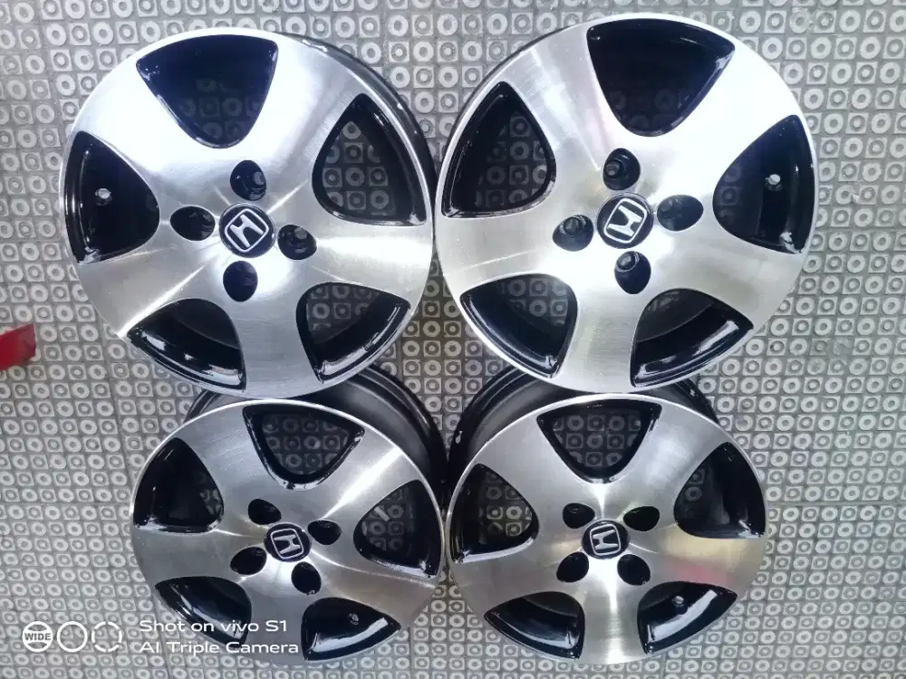 Velg Sigra R14 di Indonesia - OLX Murah Dengan Harga Terbaik - OLX.co.id