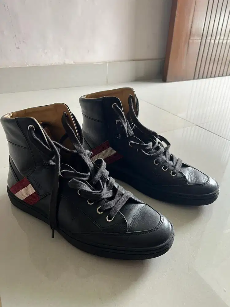 Sepatu Bally di Jawa Barat - OLX Murah Dengan Harga Terbaik - OLX.co.id