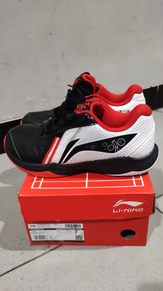 Sepatu Lining di Indonesia - OLX Murah Dengan Harga Terbaik - OLX.co.id