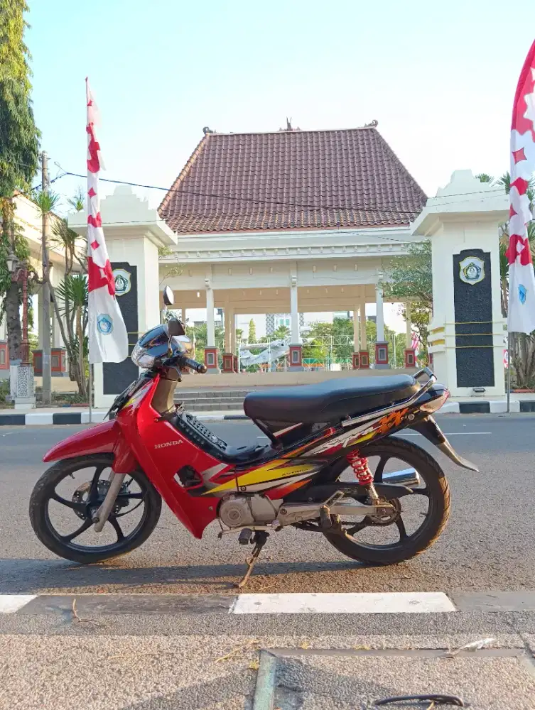 Honda Supra XX Tahun 2002 Merah Hitam - Motor Bekas - 911741793