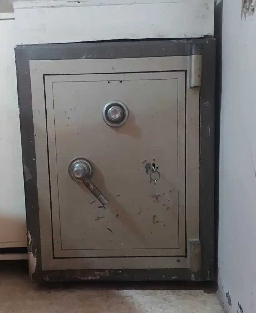 LEMARI BESI BRANKAS di Indonesia - OLX Murah Dengan Harga Terbaik - OLX ...